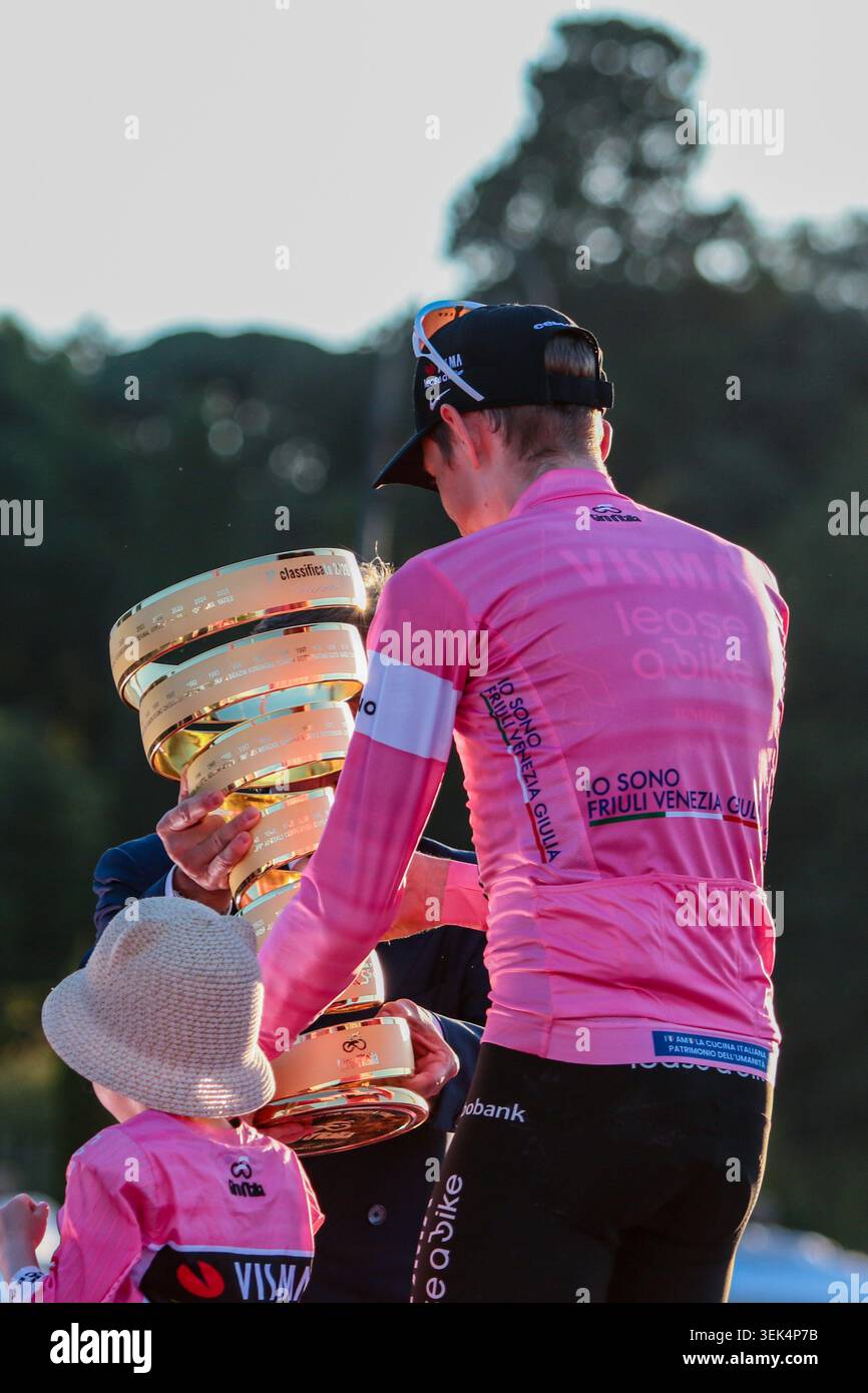 IPA85225904 - Jonas Vingegaard of TEAM VISMA. LEASE A BIKE during Rome ...