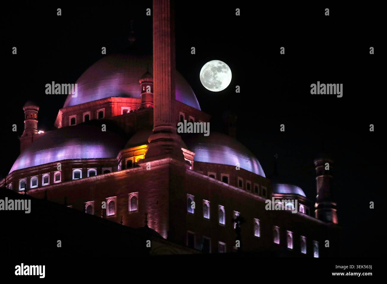 (260601) -- CAIRO, June 1, 2026 (Xinhua) -- The full moon, known as the ...