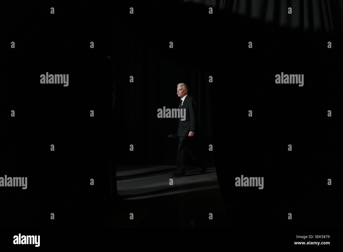 Mike Myers walks back stage as he arrives to be photographed with his ...