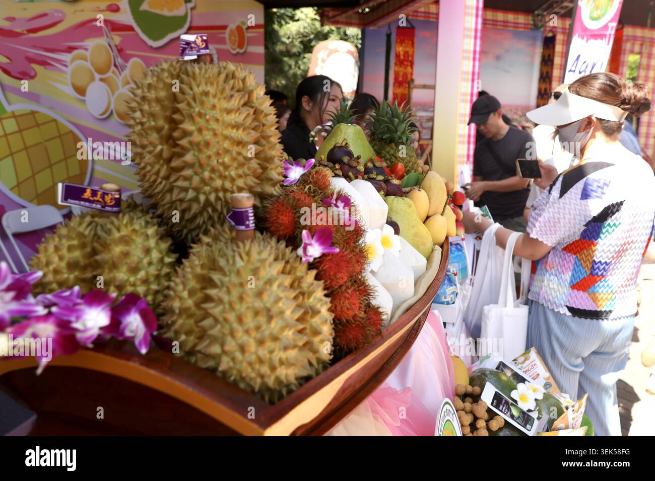 **CHINESE MAINLAND, HONG KONG, MACAU AND TAIWAN OUT**Visitors sample ...
