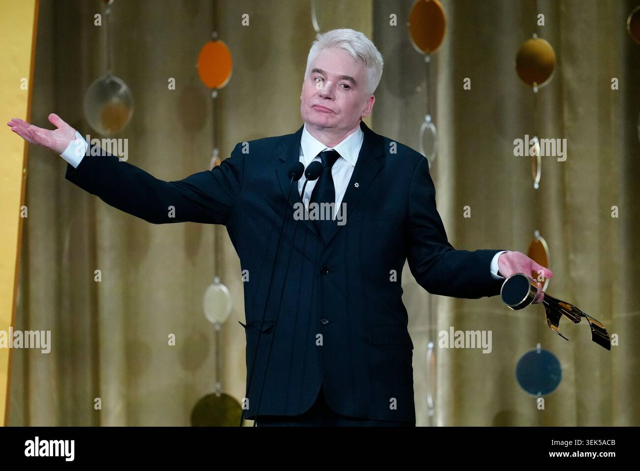 Mike Myers accepts his Academy Icon Award at the Canadian Screen Awards ...