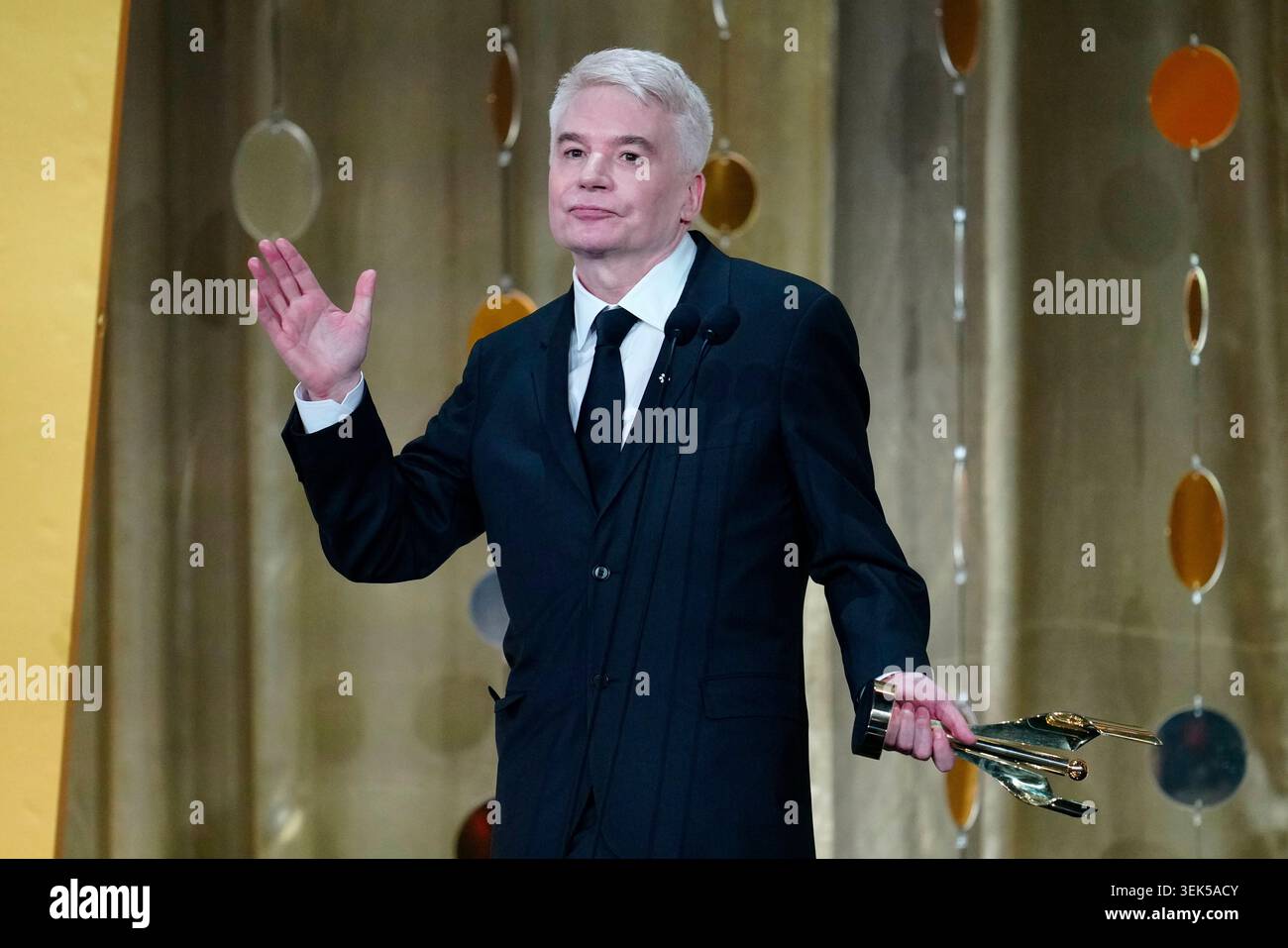 Mike Myers accepts his Academy Icon Award at the Canadian Screen Awards ...