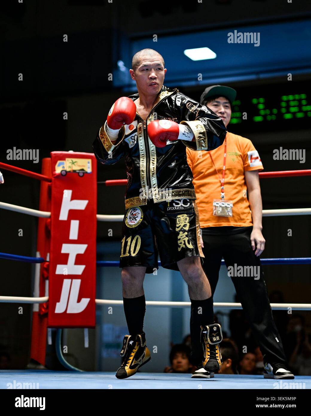 Daisuke Sugita before the 8R 56kg weight boxing bout at Korakuen Hall ...
