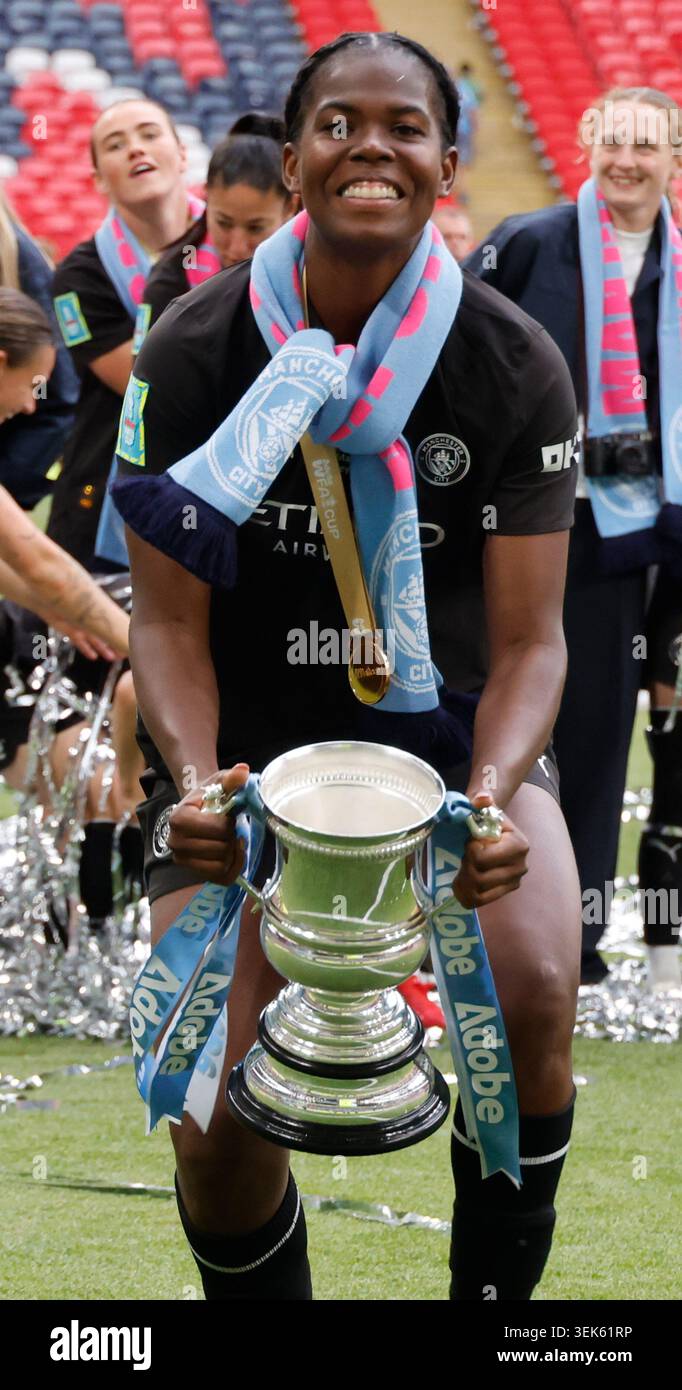 LONDON, ENGLAND - Khadija(Bunny)Shaw of Manchester City WFC with Trophy ...