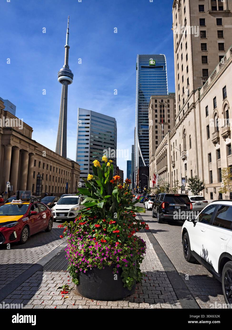 Toronto Canada / Toronto's Union Station, looking towards Front Street ...