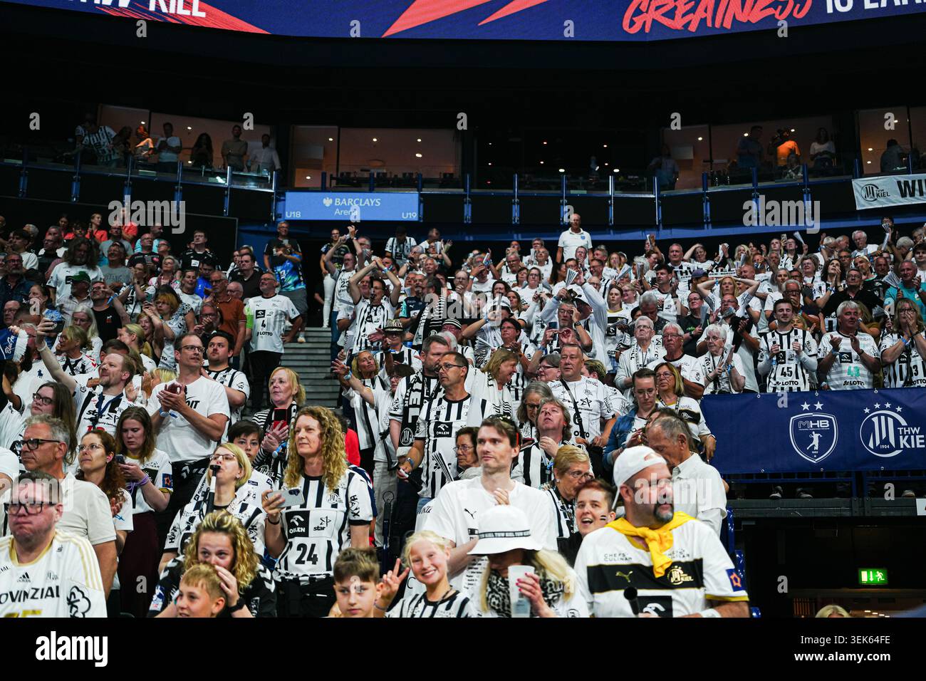 Fans THW Kiel GER, Montpellier Handball vs. THW Kiel, Handball, EHF ...