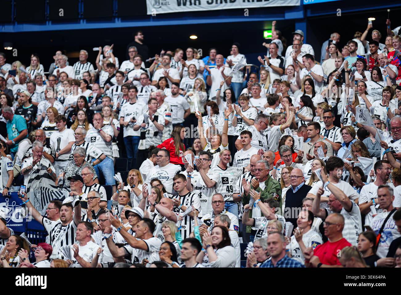 Fans THW Kiel GER, Montpellier Handball vs. THW Kiel, Handball, EHF ...