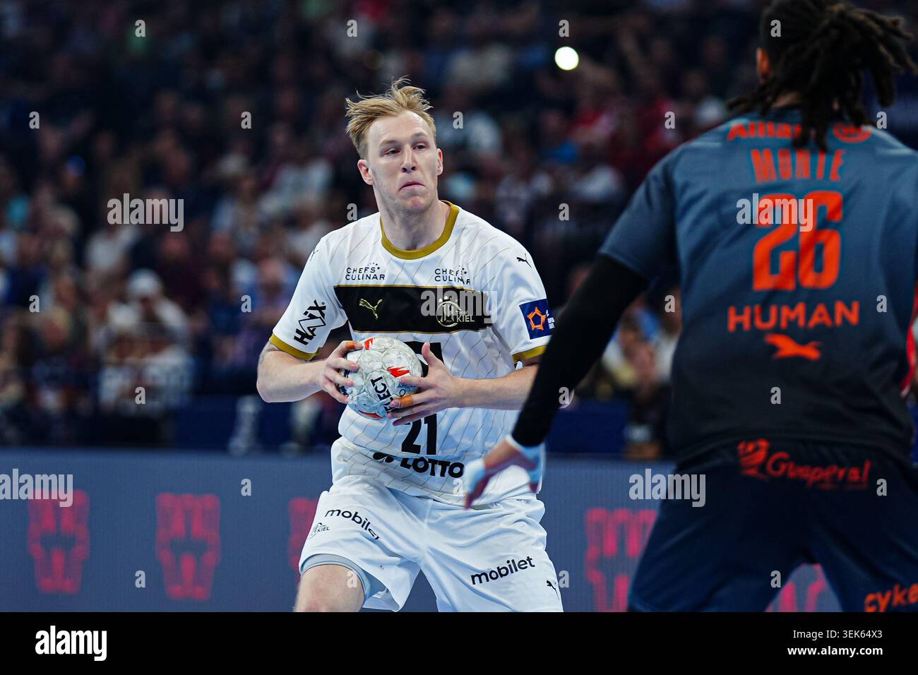 Eric Johansson (THW Kiel, #21) GER, Montpellier Handball vs. THW Kiel ...
