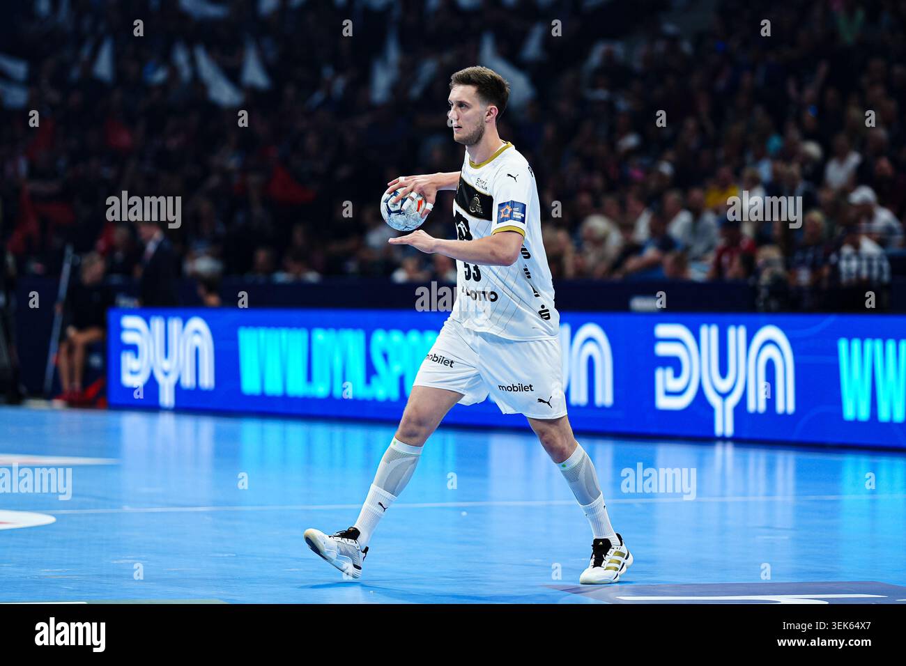 Nikola Bilyk (THW Kiel, #53) GER, Montpellier Handball vs. THW Kiel ...