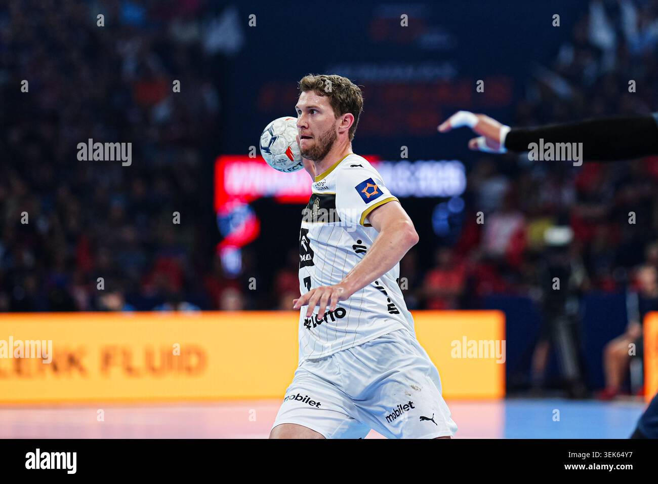 Magnus Landin (THW Kiel, #07) GER, Montpellier Handball vs. THW Kiel ...
