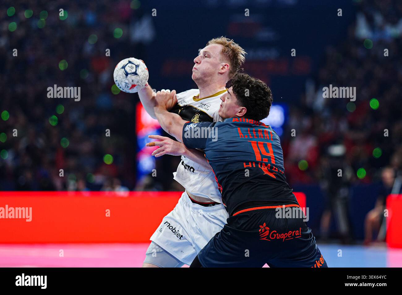 Eric Johansson (THW Kiel, #21), Arthur Lenne (Montpellier Handball, #19 ...