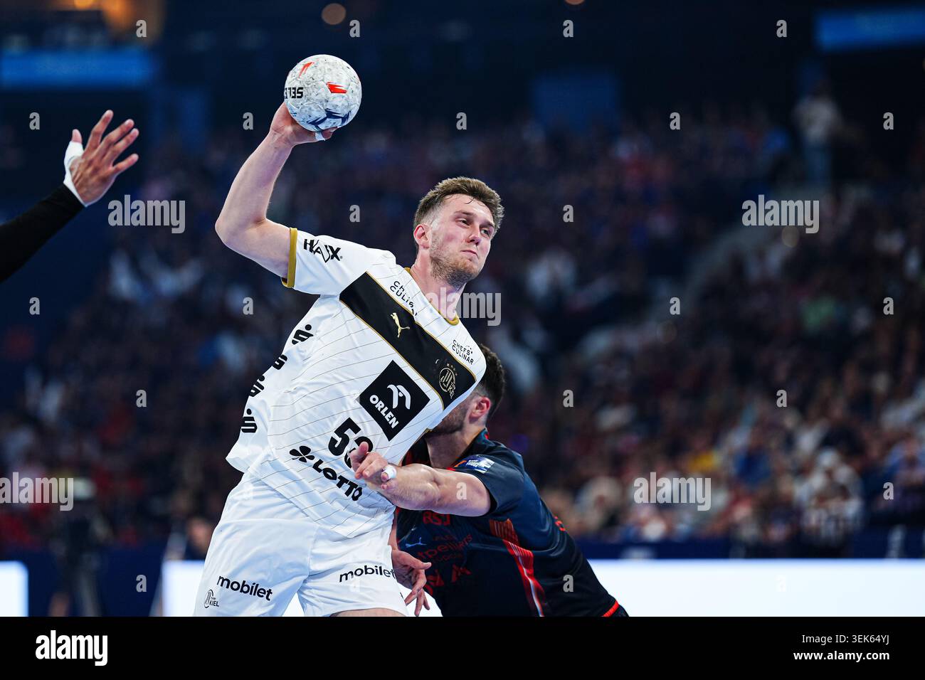 Nikola Bilyk (THW Kiel, #53), Jack Thurin (Montpellier Handball, #15 ...