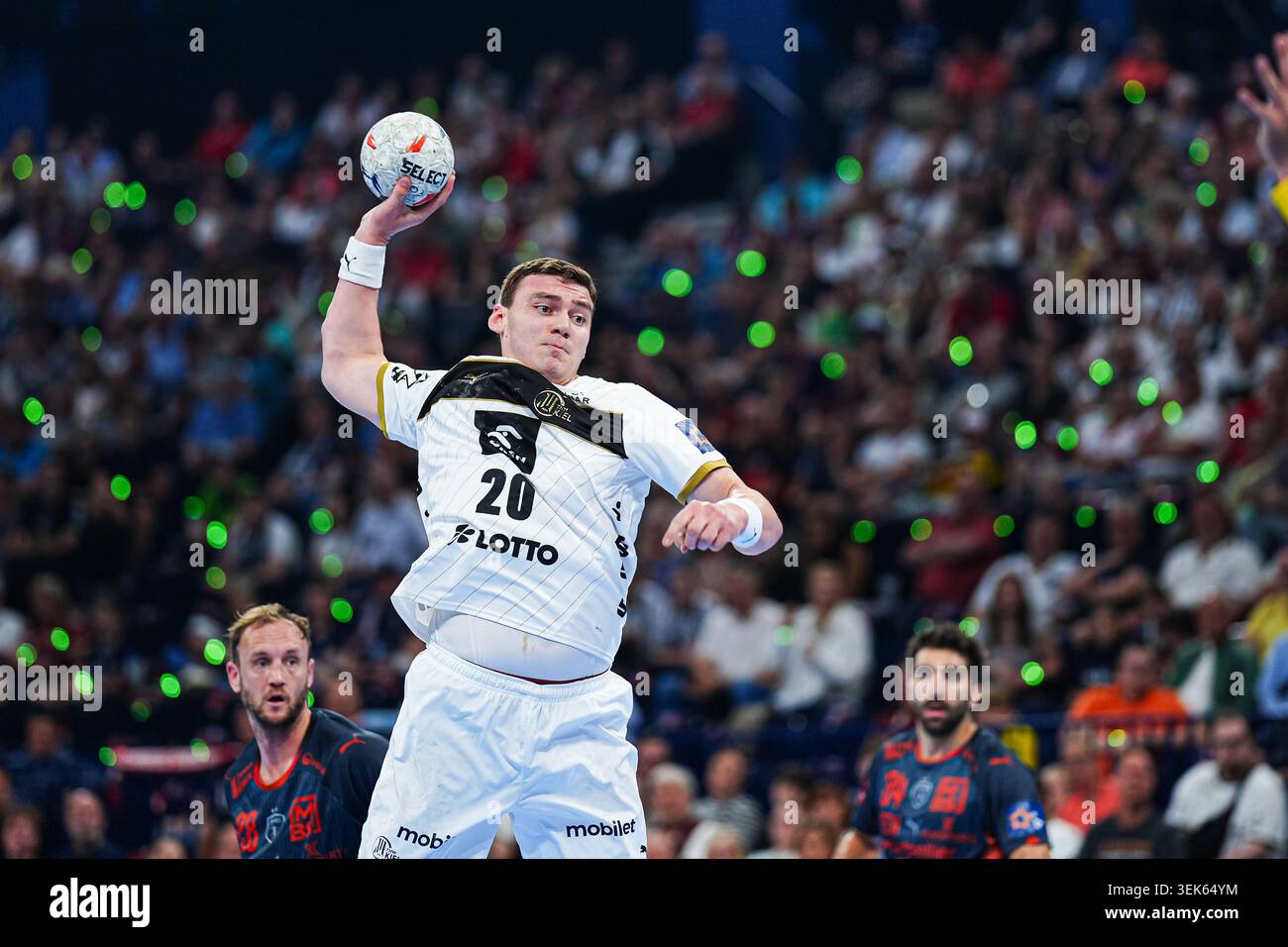 Wurf/Tor Lucas Laube (THW Kiel, #20) GER, Montpellier Handball vs. THW ...