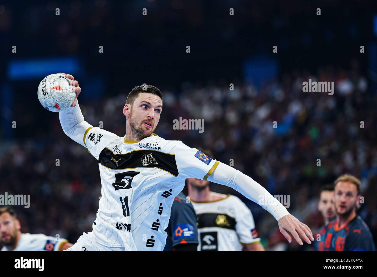 Wurf/Tor Hendrik Pekeler (THW Kiel, #61) GER, Montpellier Handball vs ...