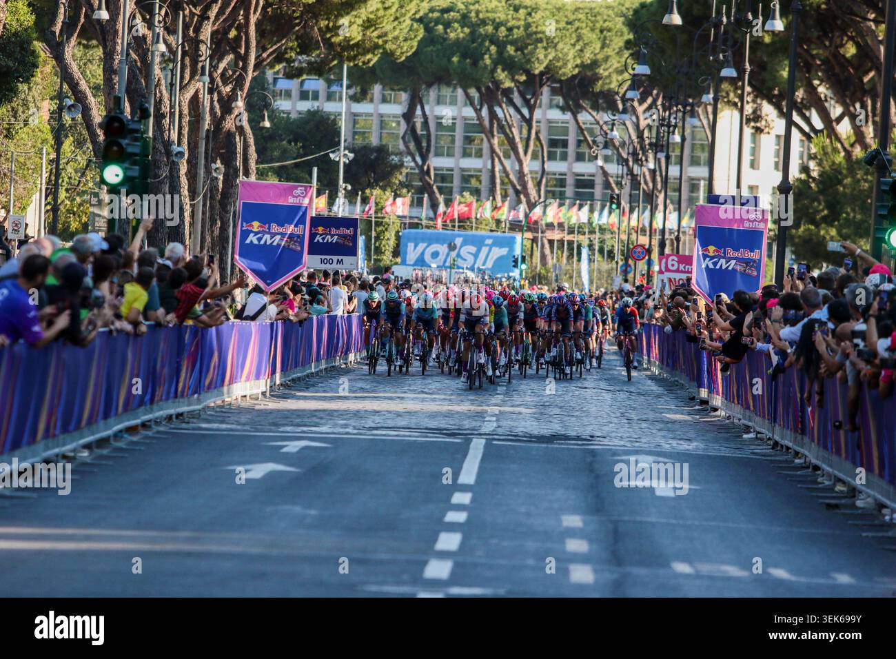 IPA85234894 - Group of pro cyclists during the GIRO D'ITALIA 2026 stage ...