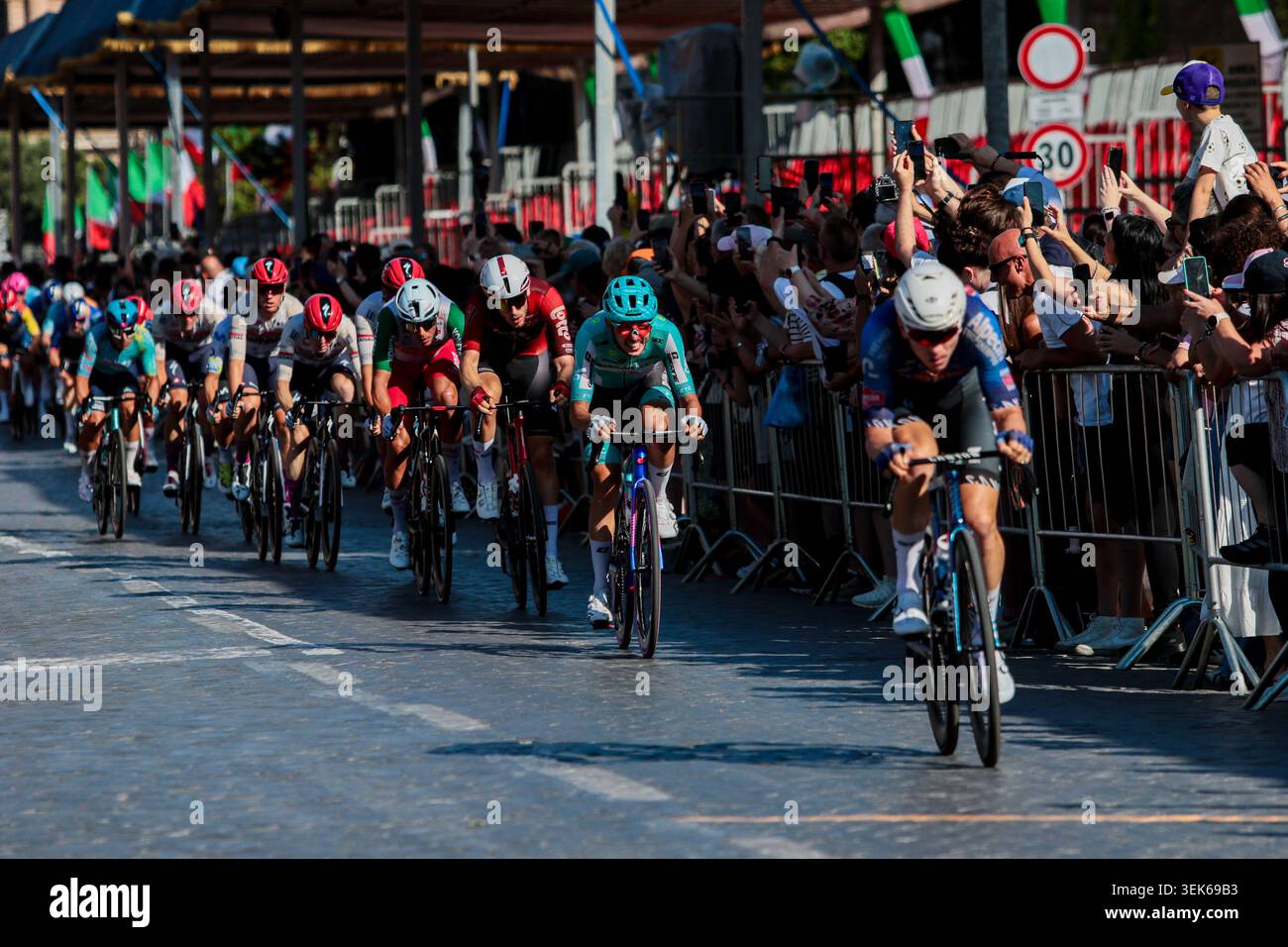IPA85234918 - Group of pro cyclists during the GIRO D'ITALIA 2026 stage ...
