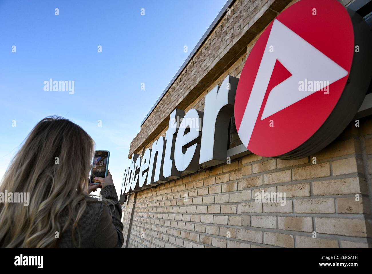 ILLUSTRATION - 05 March 2026, Berlin: A woman uses her smartphone to ...