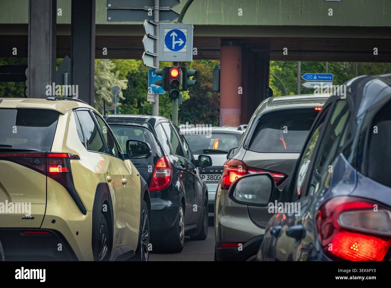 Berlin Straßenverkehr, Verkehr: Straßenszene Waidmannsluster Damm / BAB ...