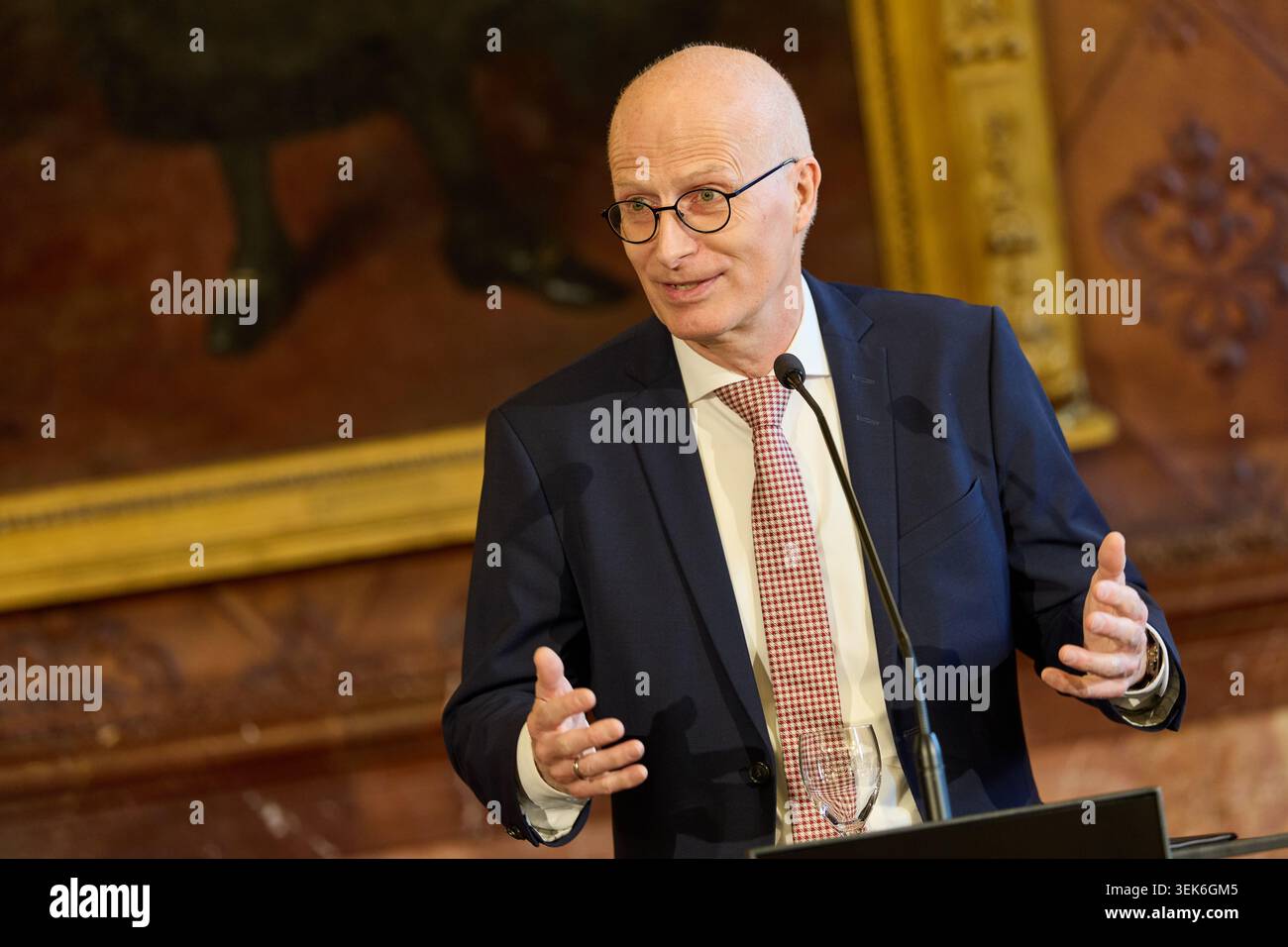 01 June 2026, Hamburg: Peter Tschentscher (SPD), First Mayor, gives a ...