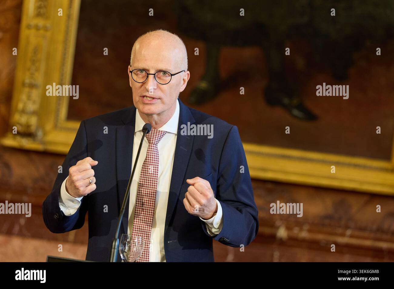 01 June 2026, Hamburg: Peter Tschentscher (SPD), First Mayor, gives a ...