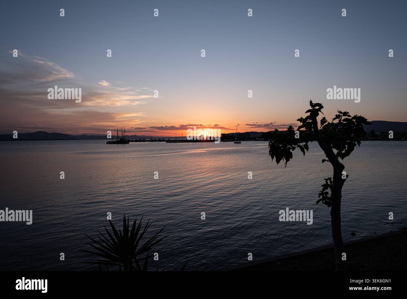 Sonnenuntergang vor Nea Artaki auf der Insel Euboea am 15. Mai 2026 ...