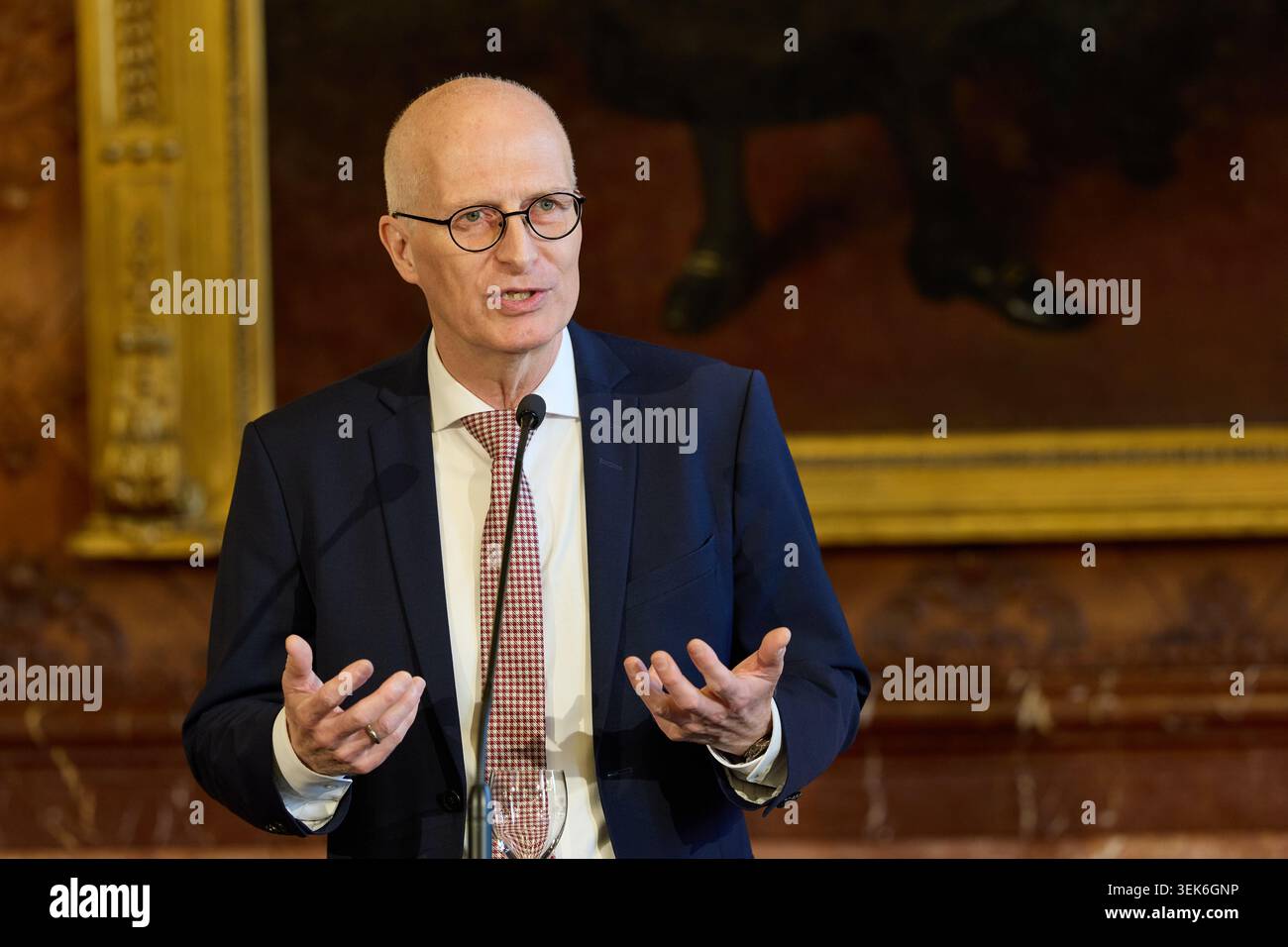 01 June 2026, Hamburg: Peter Tschentscher (SPD), First Mayor, gives a ...