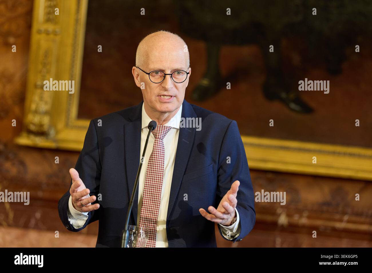 01 June 2026, Hamburg: Peter Tschentscher (SPD), First Mayor, gives a ...