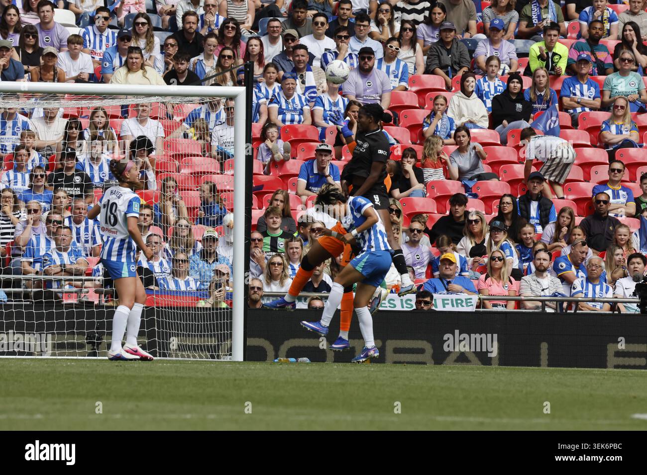 LONDON, ENGLAND - Khadija(Bunny)Shaw of Manchester City WFC scores ...