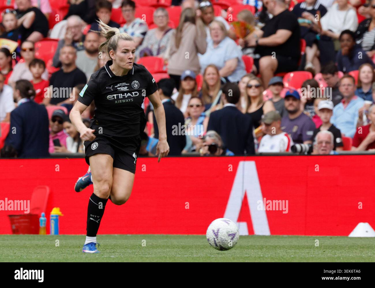 LONDON, ENGLAND - Lauren Hemp of Manchester City WFC in action during ...