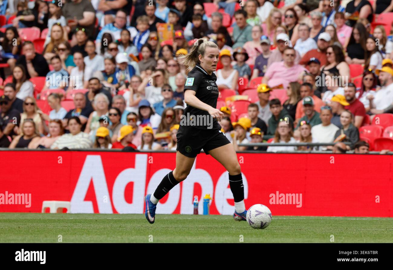 LONDON, ENGLAND - Lauren Hemp of Manchester City WFC in action during ...