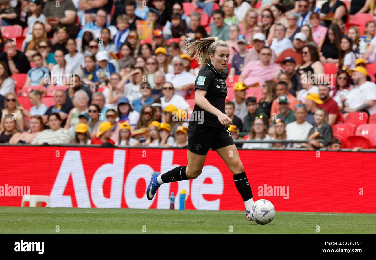 LONDON, ENGLAND - Lauren Hemp of Manchester City WFC in action during ...