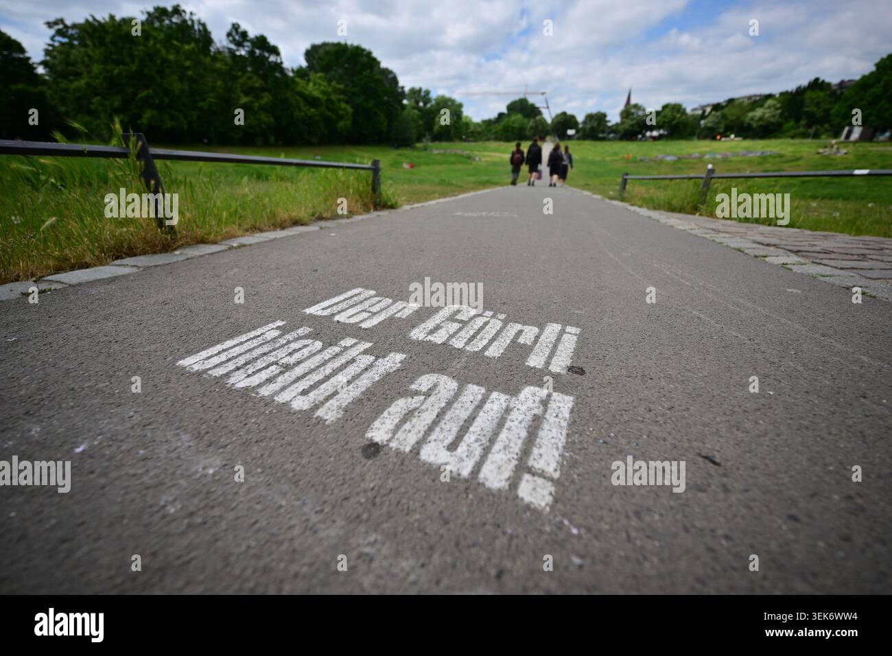 01 June 2026, Berlin: Graffiti reading "Görli stays open!" can be seen ...
