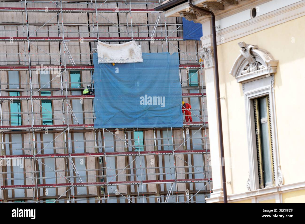 IPA85240920 - Milan, 01-06-26 Indian workers at work in the ...