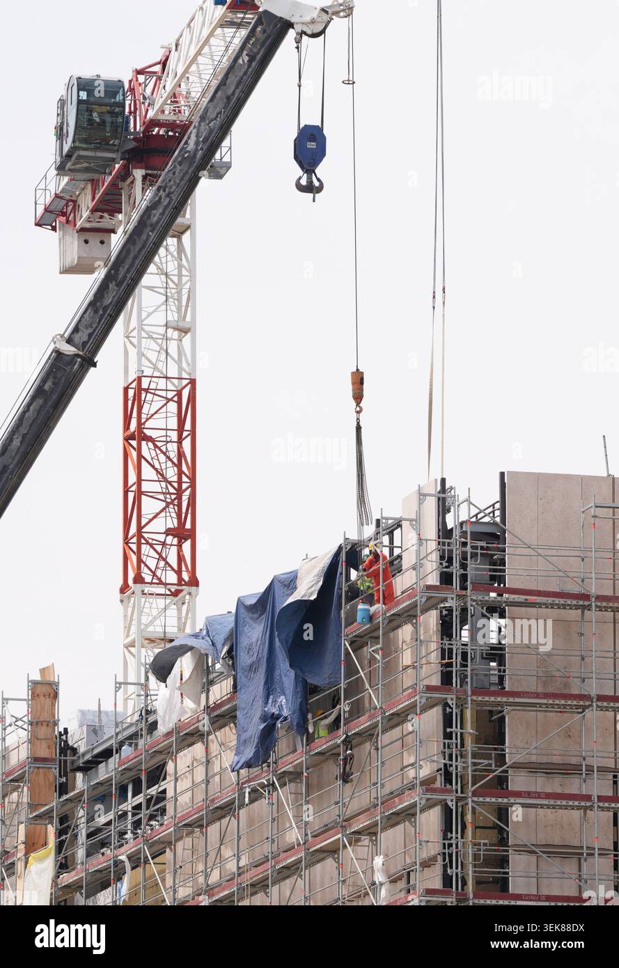IPA85240917 - Milan, 01-06-26 Indian workers at work in the ...