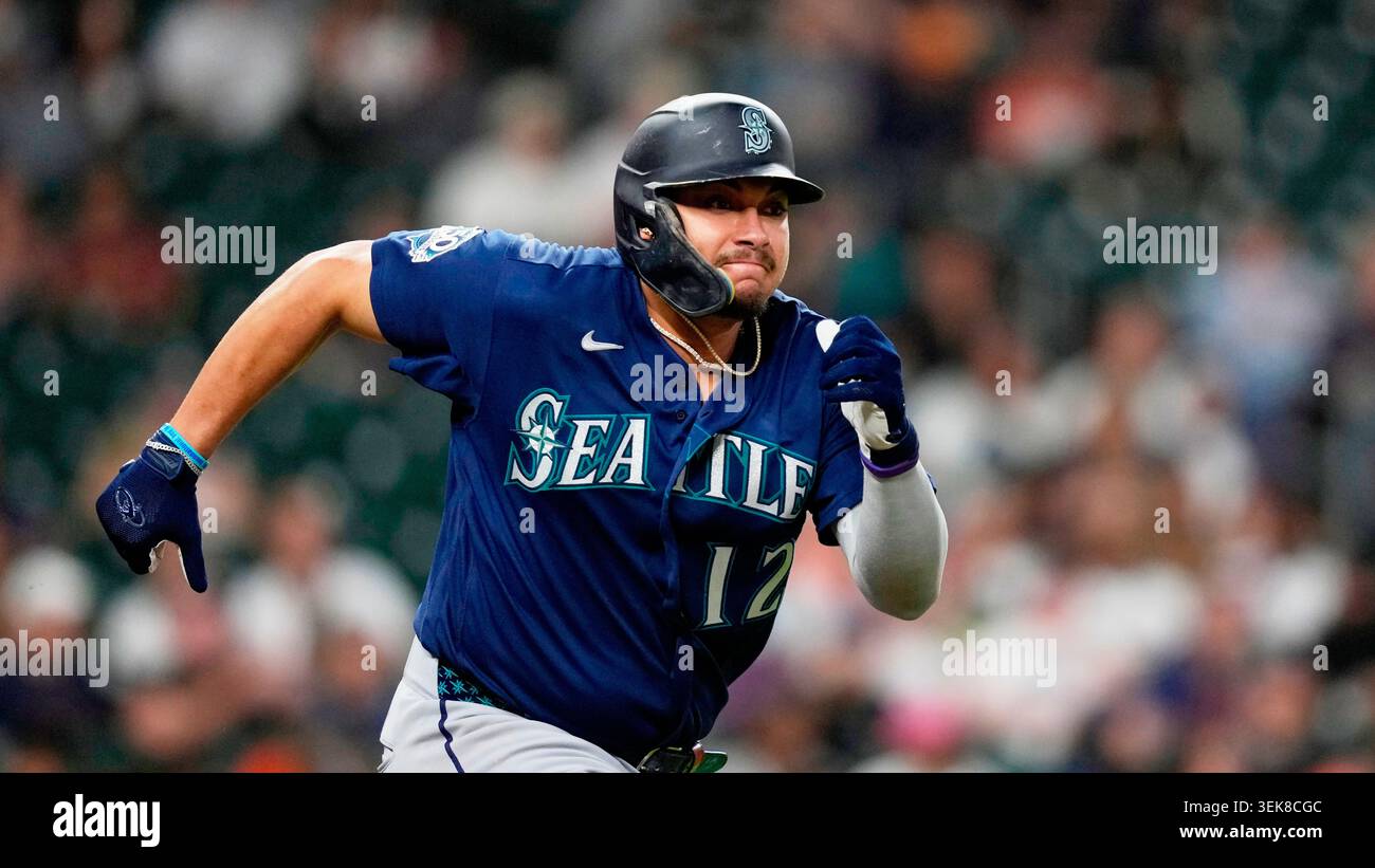 Seattle Mariners' Josh Naylor runs up the first base line during a ...