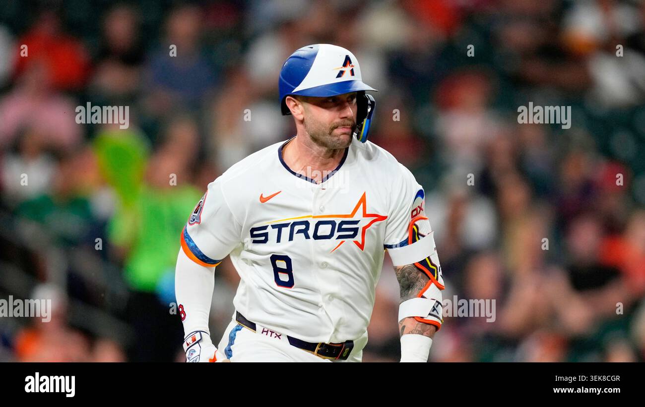 Houston Astros' Christian Walker runs up the first base line during a ...