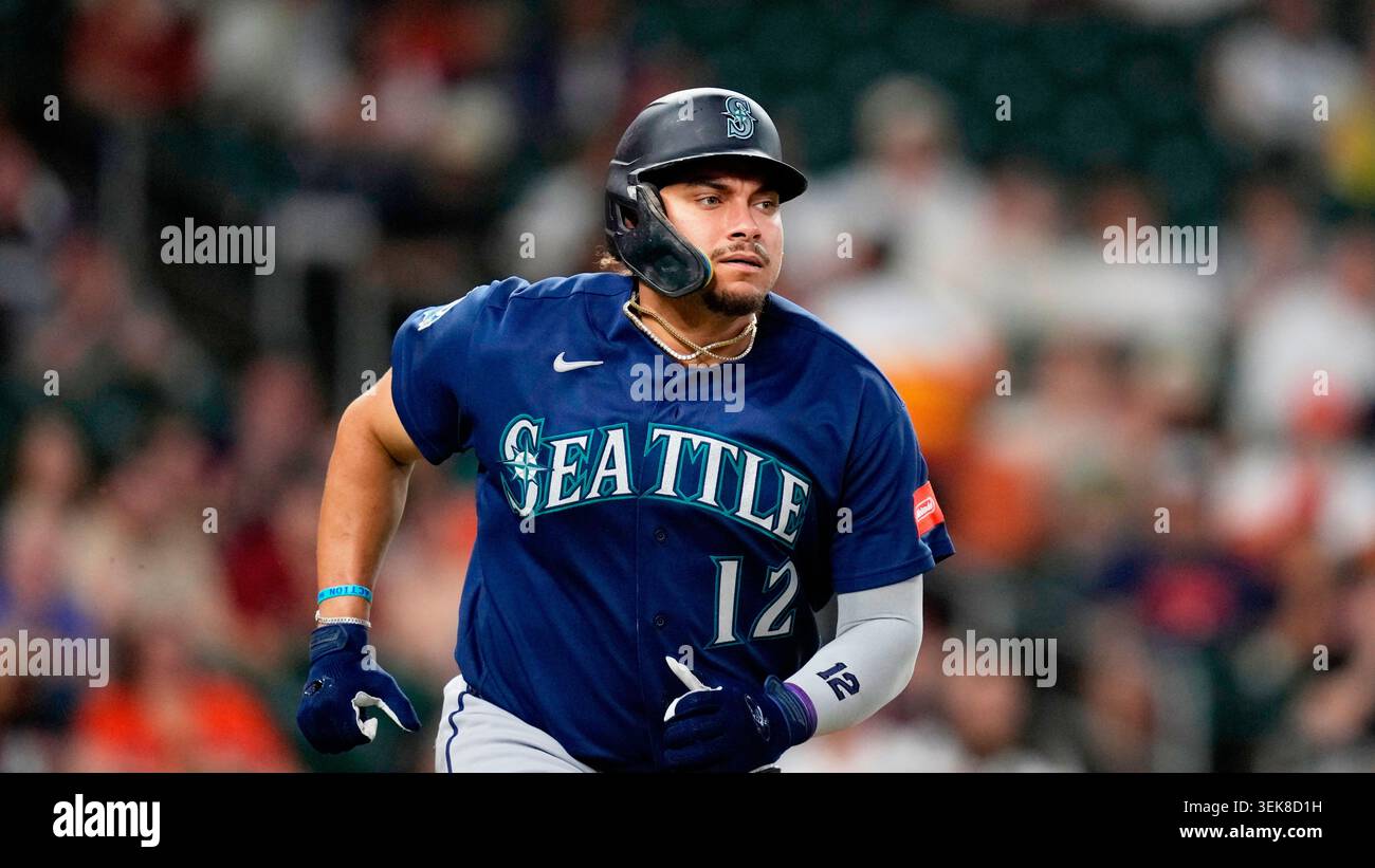 Seattle Mariners' Josh Naylor runs up the first base line during a ...
