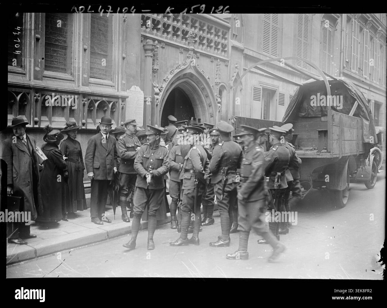 World war i memorial service paris church hi-res stock photography and ...