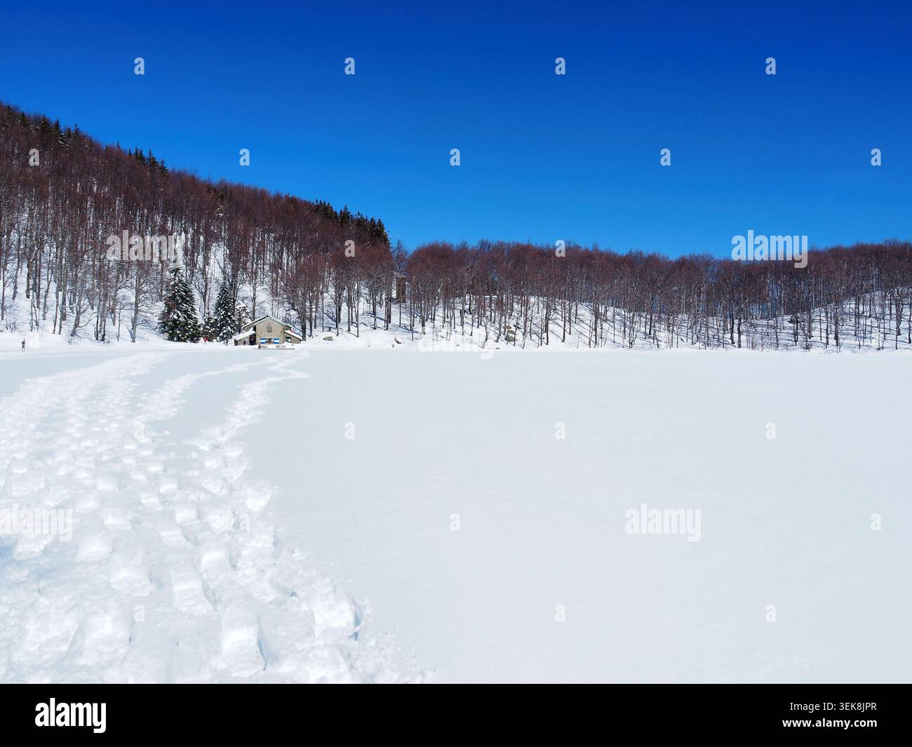 Sunny winter landscape of Lago Santo Parmense and Mariotti refuge. LAGO ...