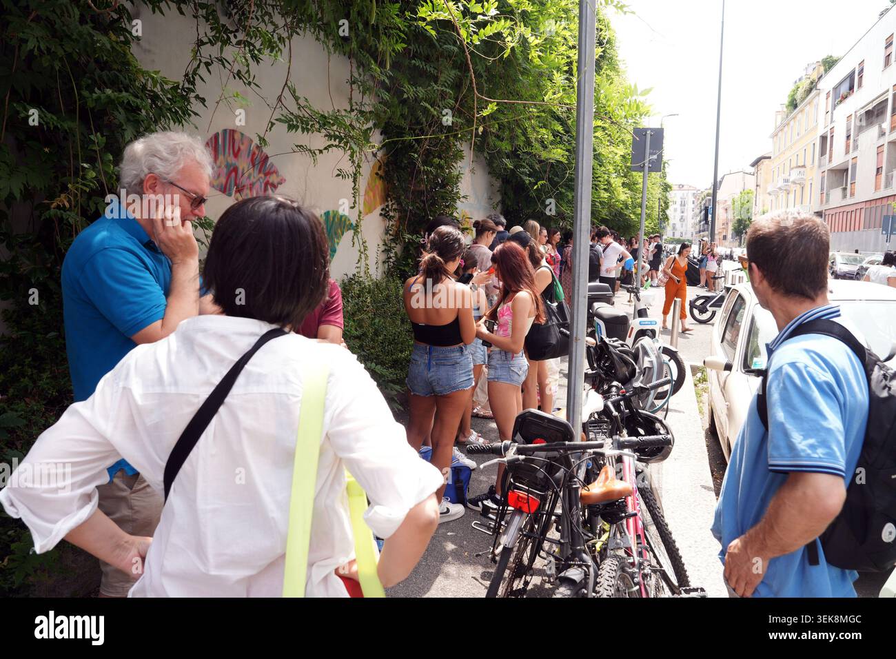 IPA85241767 - Milan, 01-06-26 Bagni Misteriosi swimming pool , queues ...