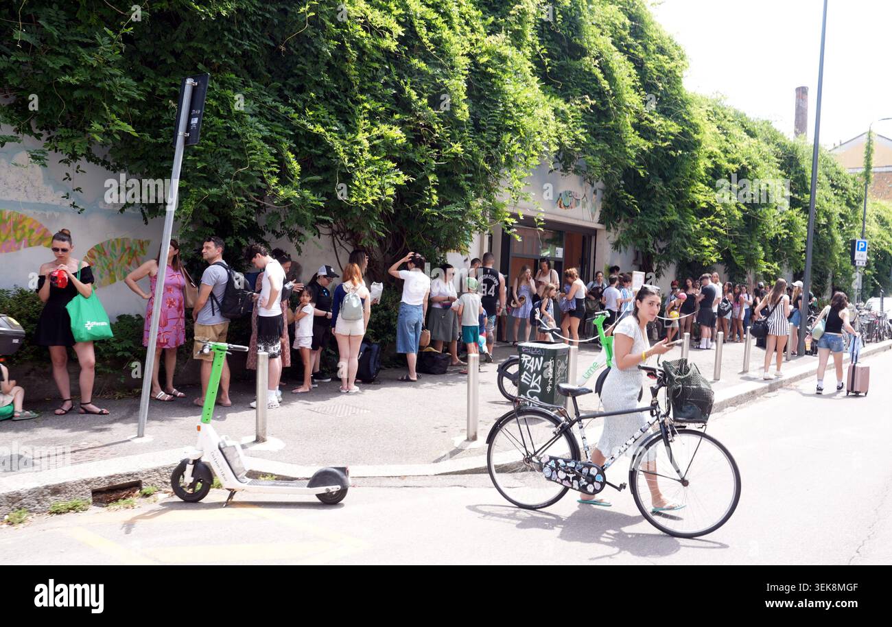 IPA85241762 - Milan, 01-06-26 Bagni Misteriosi swimming pool , queues ...