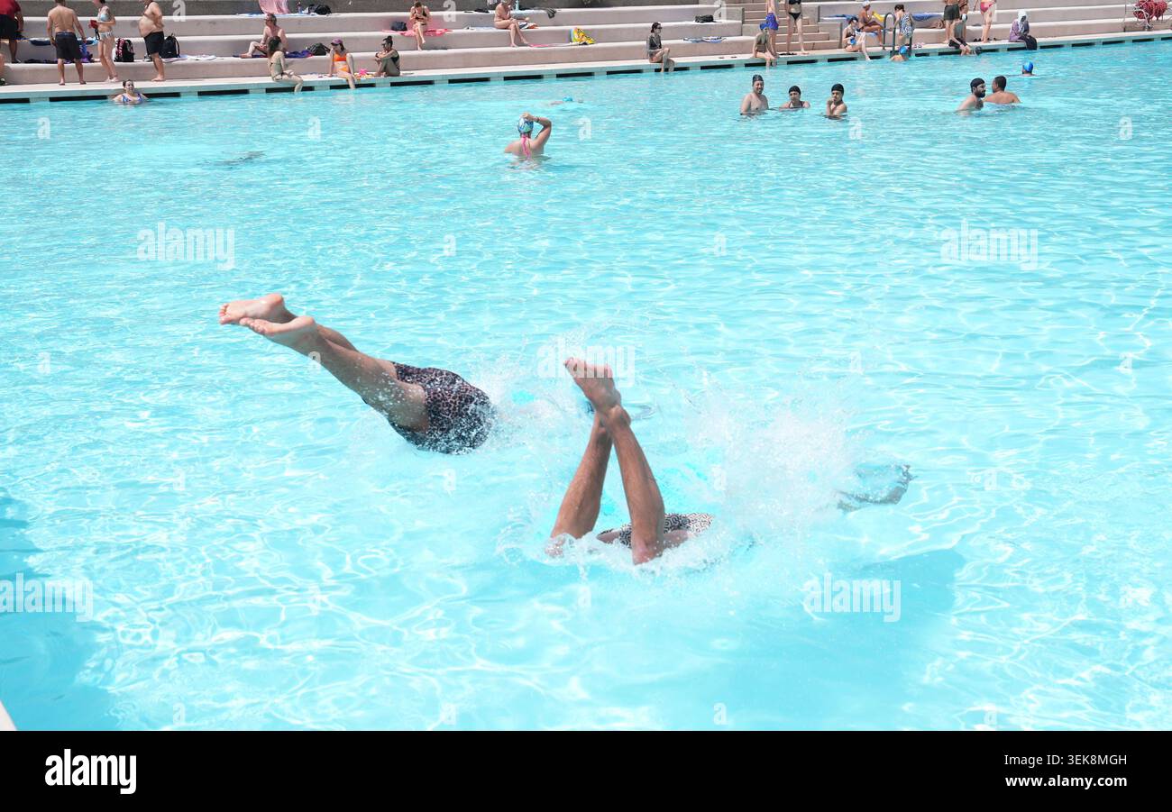 IPA85241796 - Milan, 01-06-26 Bagni Misteriosi swimming pool , queues ...
