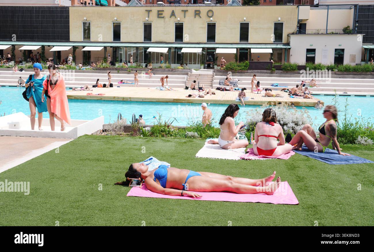 IPA85241746 - Milan, 01-06-26 Bagni Misteriosi swimming pool , queues ...