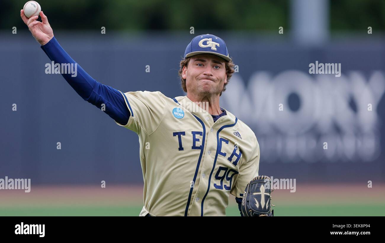 Georgia Tech's Porter Buursema (99) throws the ball during an NCAA ...