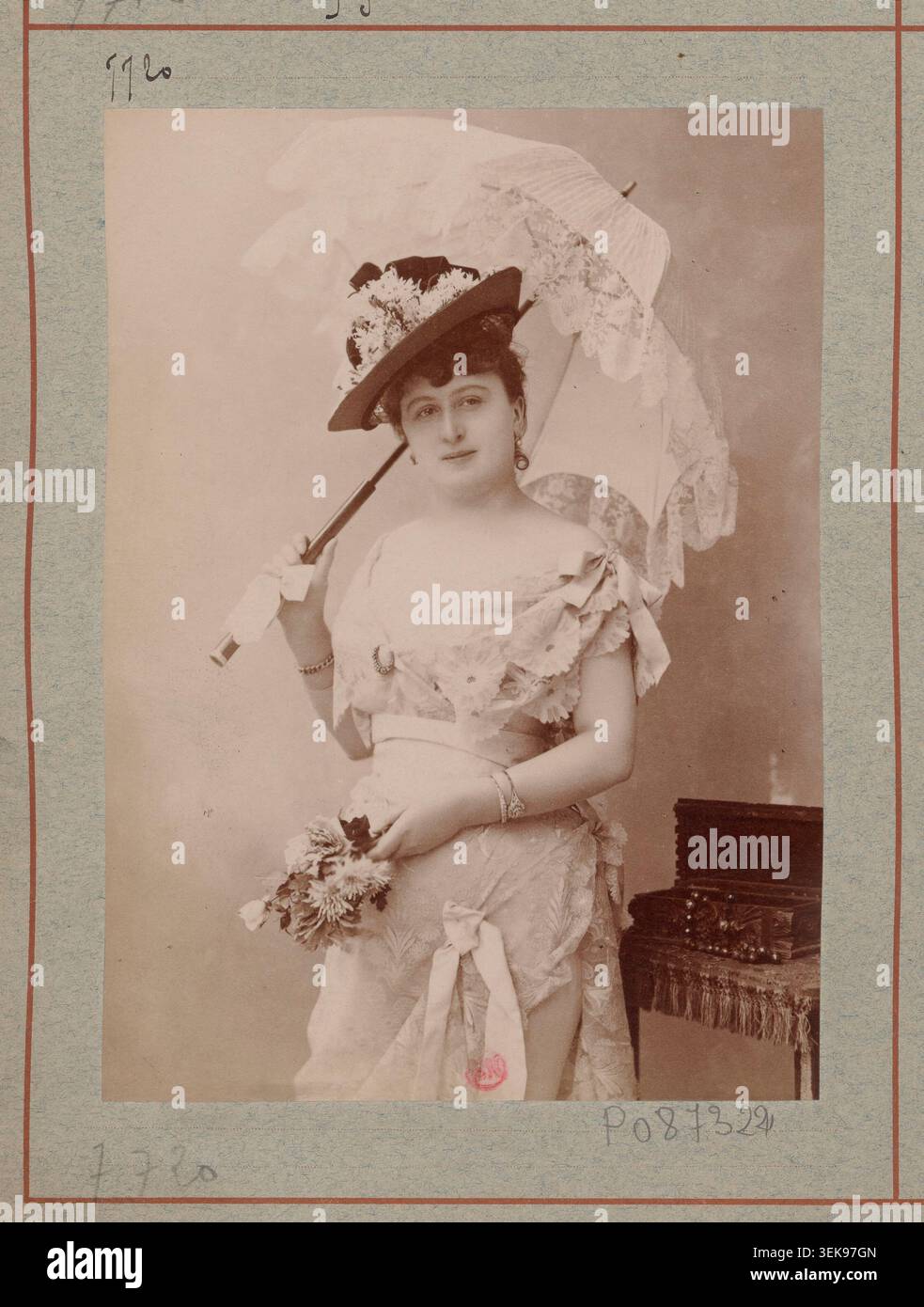 Belle epoque actor portrait studio photograph paris hi-res stock ...