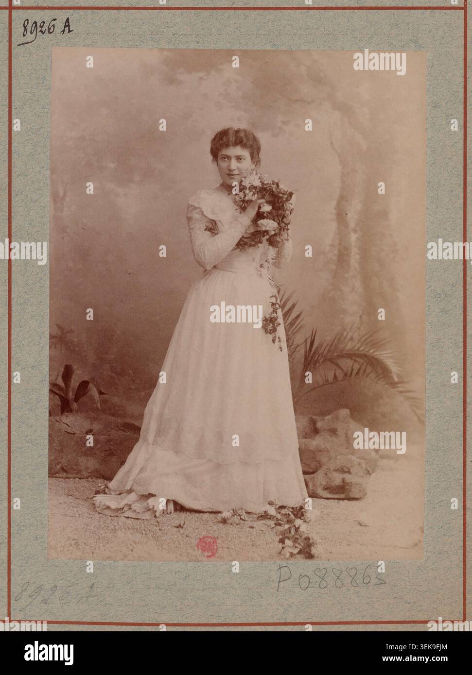 Nadar atelier portrait jane hading vaudeville theater paris hi-res ...