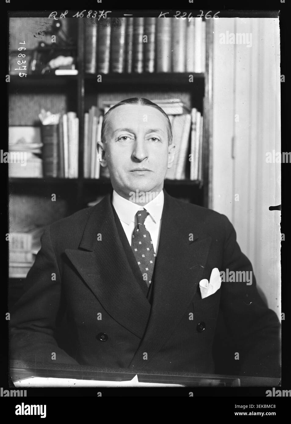 1932 press photograph agence rol press Black and White Stock Photos ...
