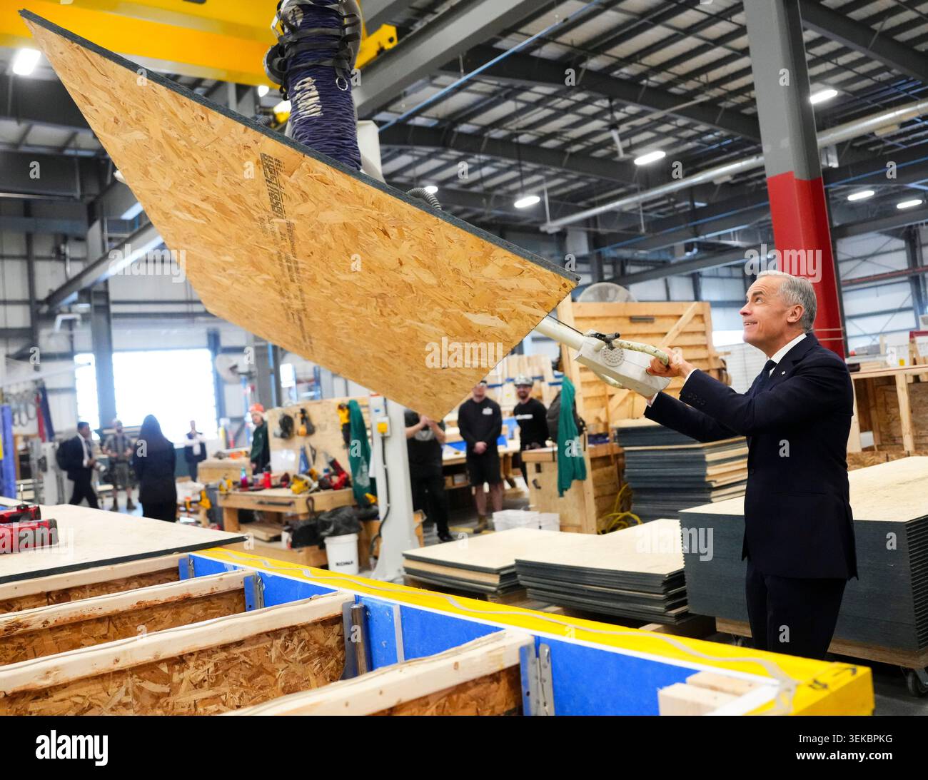 Prime Minister Mark Carney tours a home manufacturing facility in ...