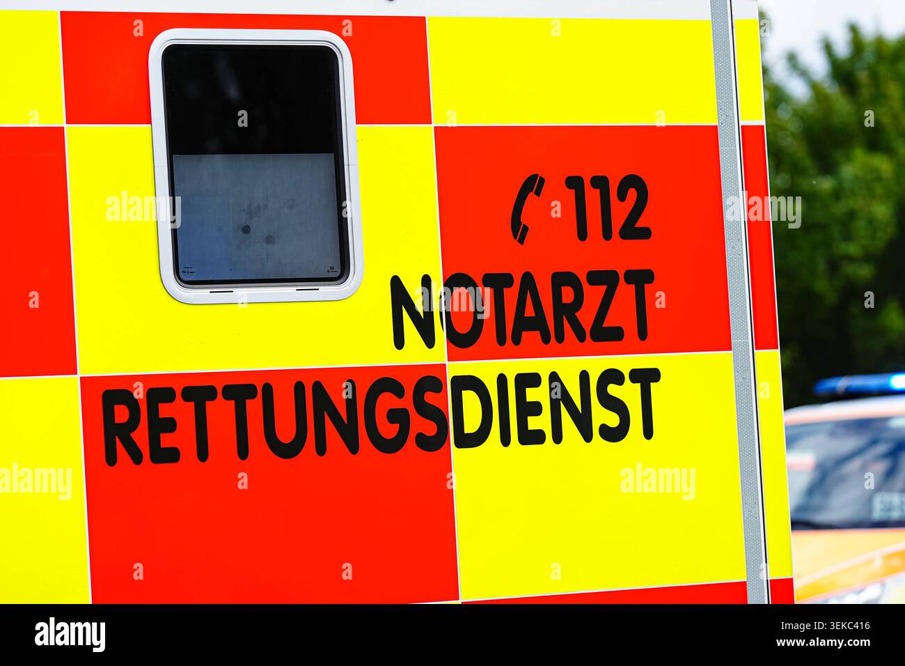 Rümpel Symbolfoto: Blaulicht, 01.06.2026 Aufschrift 112 Notarzt ...
