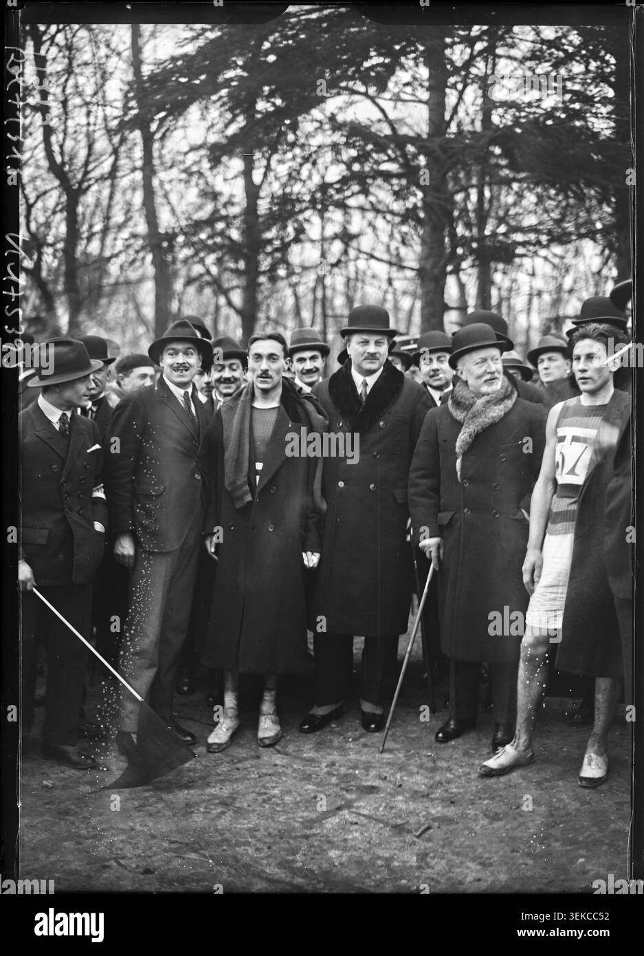 Cross de l intransigeant bois de boulogne 1922 hi-res stock photography ...
